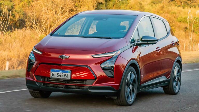 Chevrolet Bolt, primeiro carro elétrico da GM no Brasil, chega ao país ...